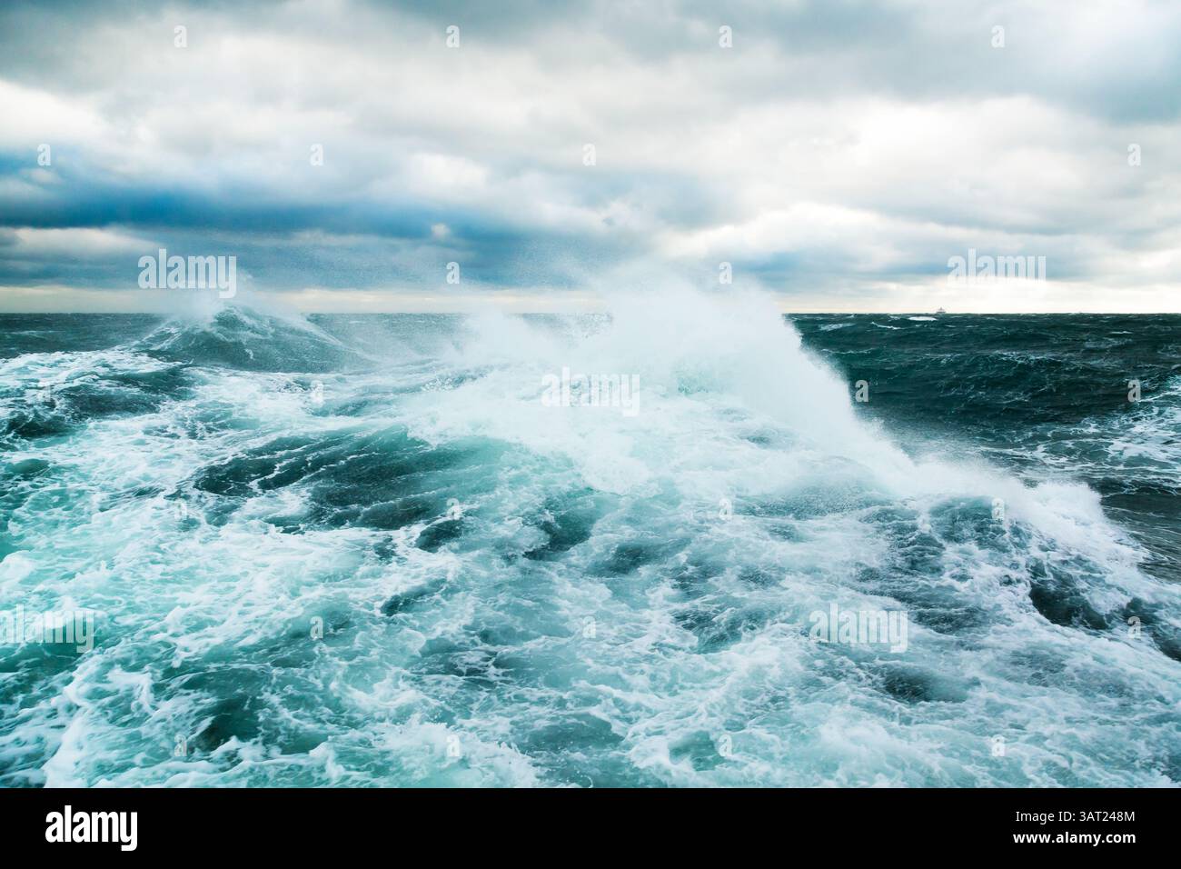 A storm in the ocean. Storm waves in the open ocean Stock Photo - Alamy