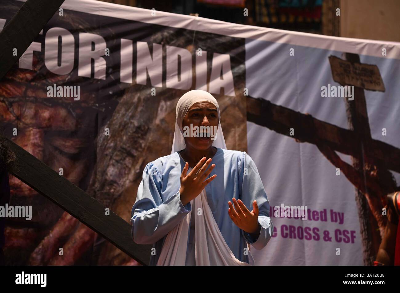 Mumbai, Maharashtra, India. 18th Apr, 2025. Christians devotees re ...