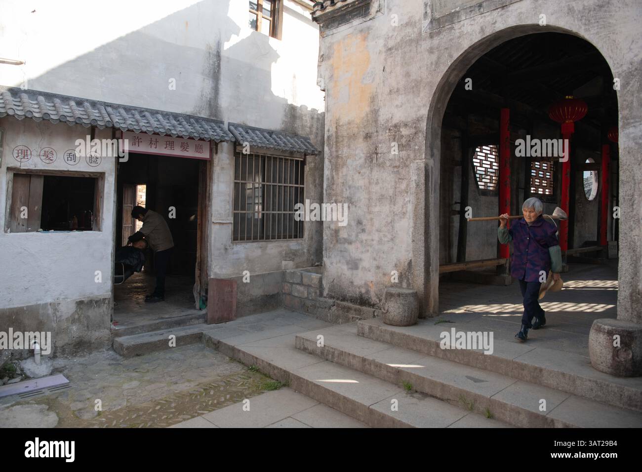 (250418) -- HUANGSHAN, April 18, 2025 (Xinhua) -- A resident walks out ...