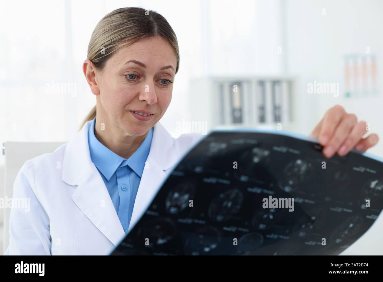 Doctor examining brain MRI scan in hospital Stock Photo - Alamy