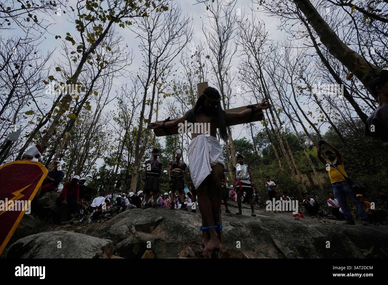 Christians reenact the crucifixion of Jesus Christ to mark Good Friday ...