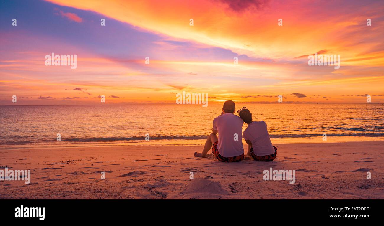 Couple on beach together hi-res stock photography and images - Alamy