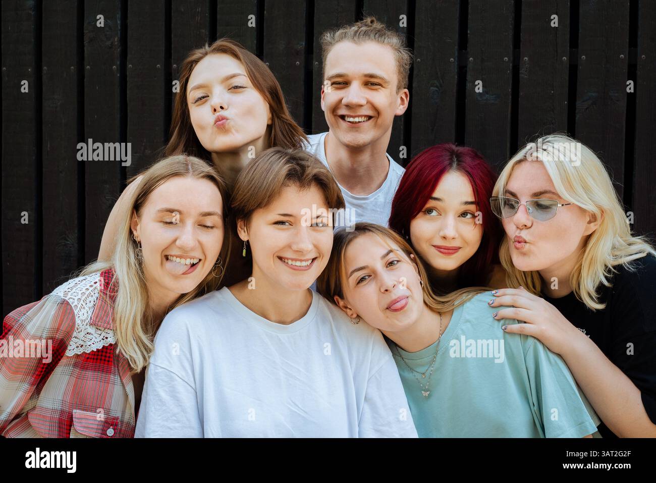 Teenagers making funny faces hi-res stock photography and images - Alamy