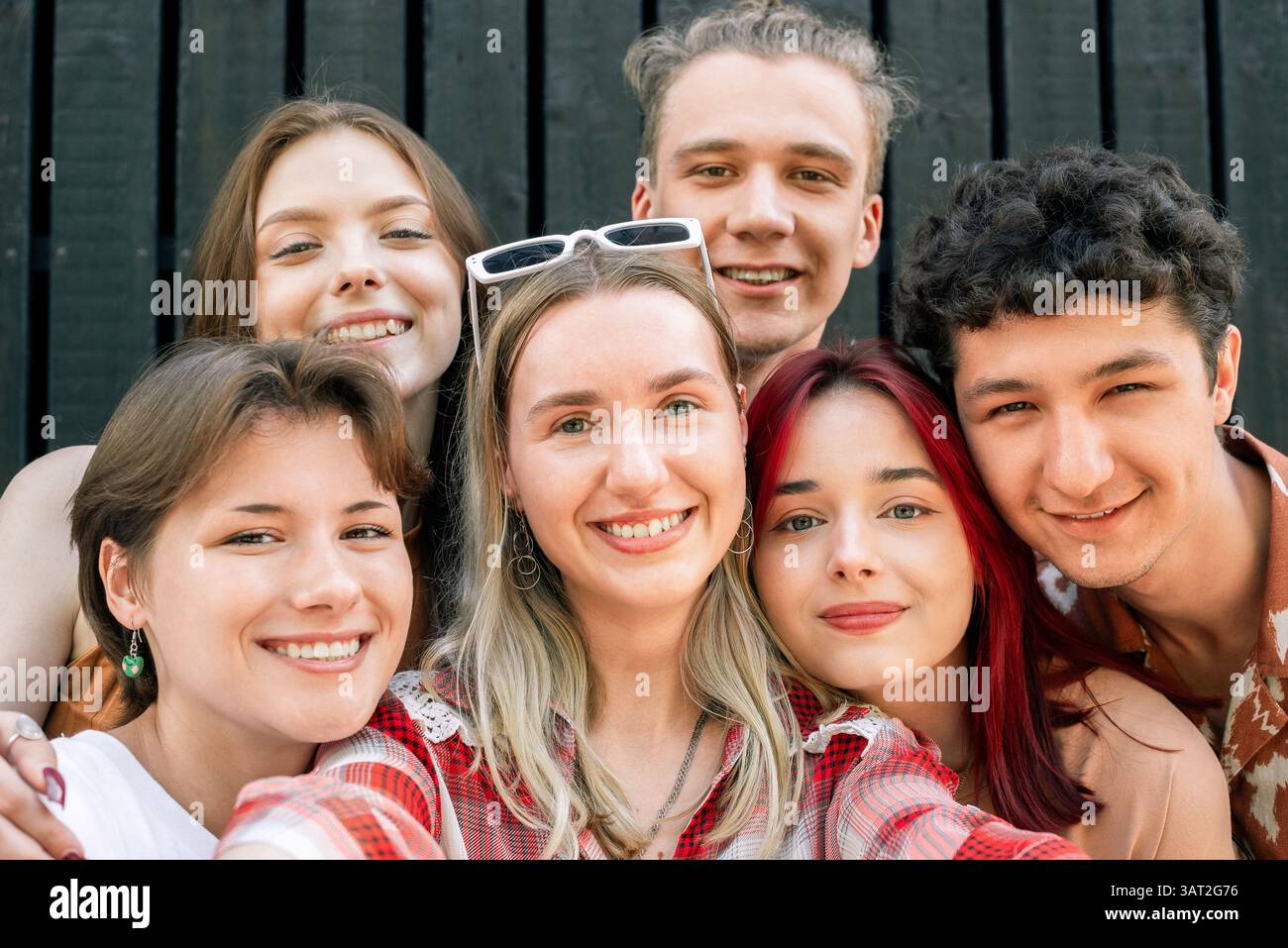 Diverse teenagers group closeup hi-res stock photography and images - Alamy