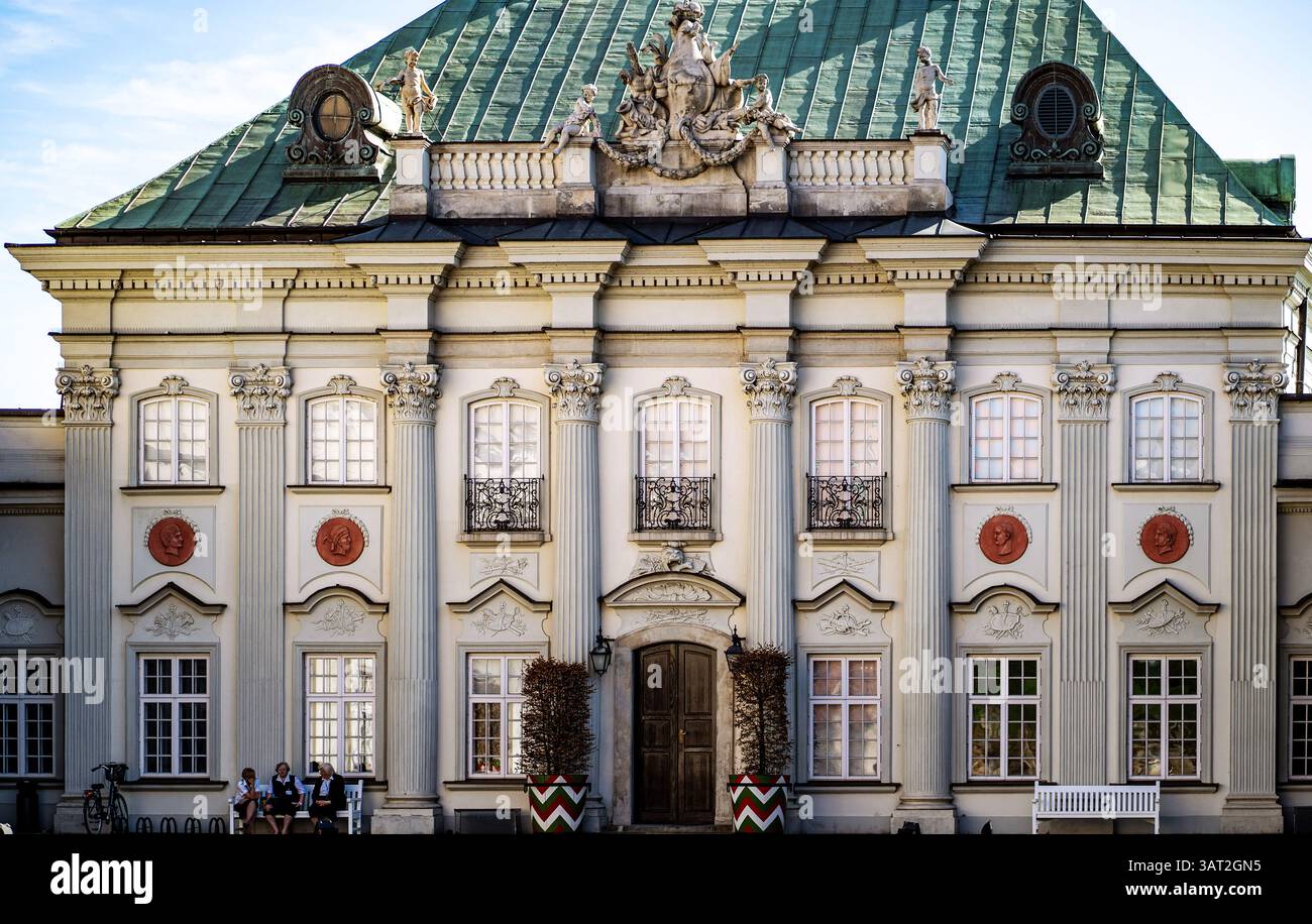 Featuring grand architecture hi-res stock photography and images - Alamy