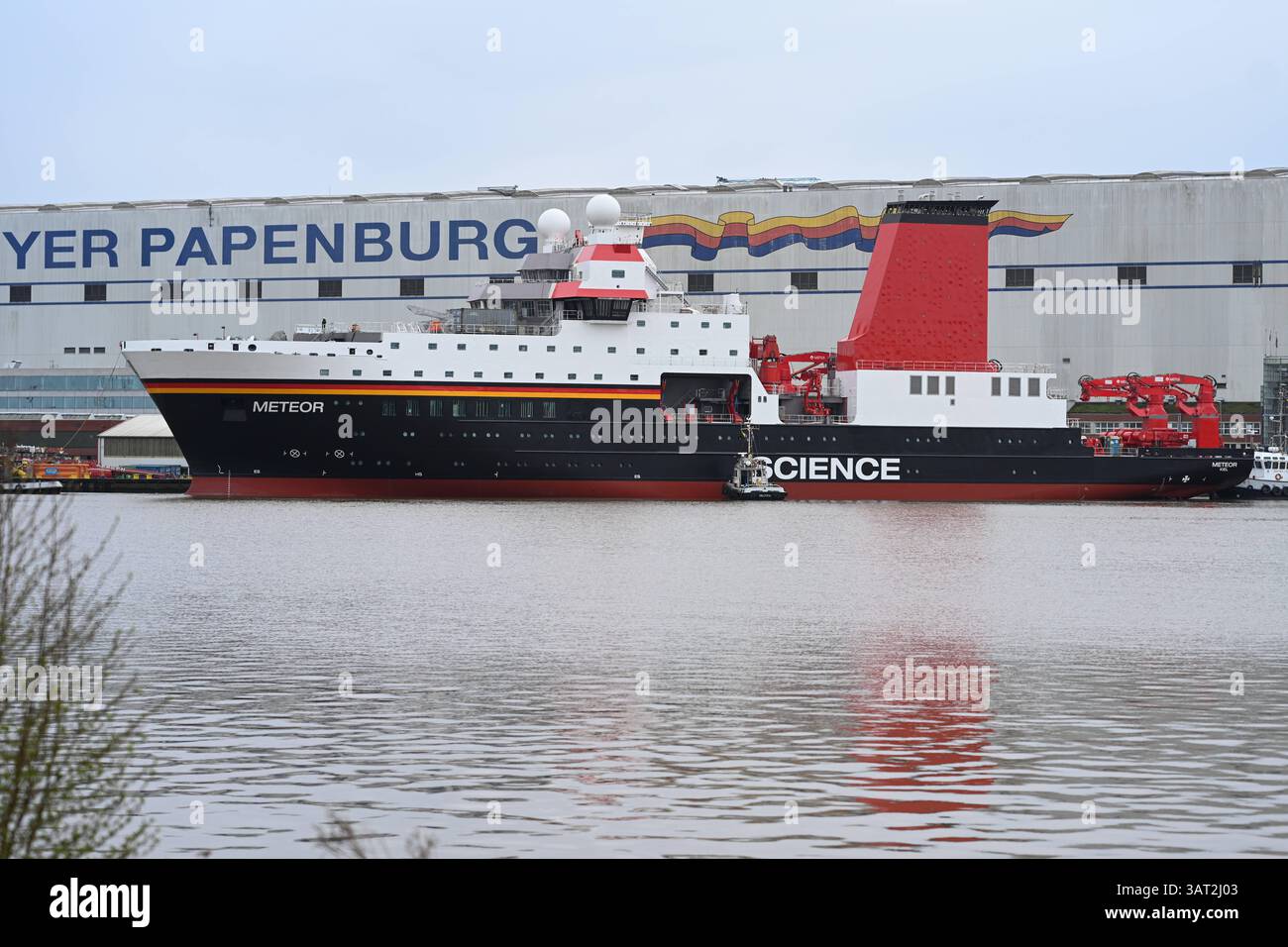 Forschungsschiff Meteor IV verlässt das Baudock. Das neue ...