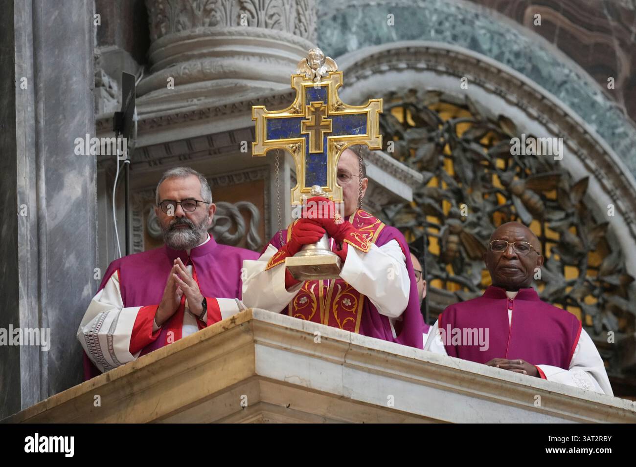 The relic of the holy cross is exhibited from the Lodge of St. Veronica ...