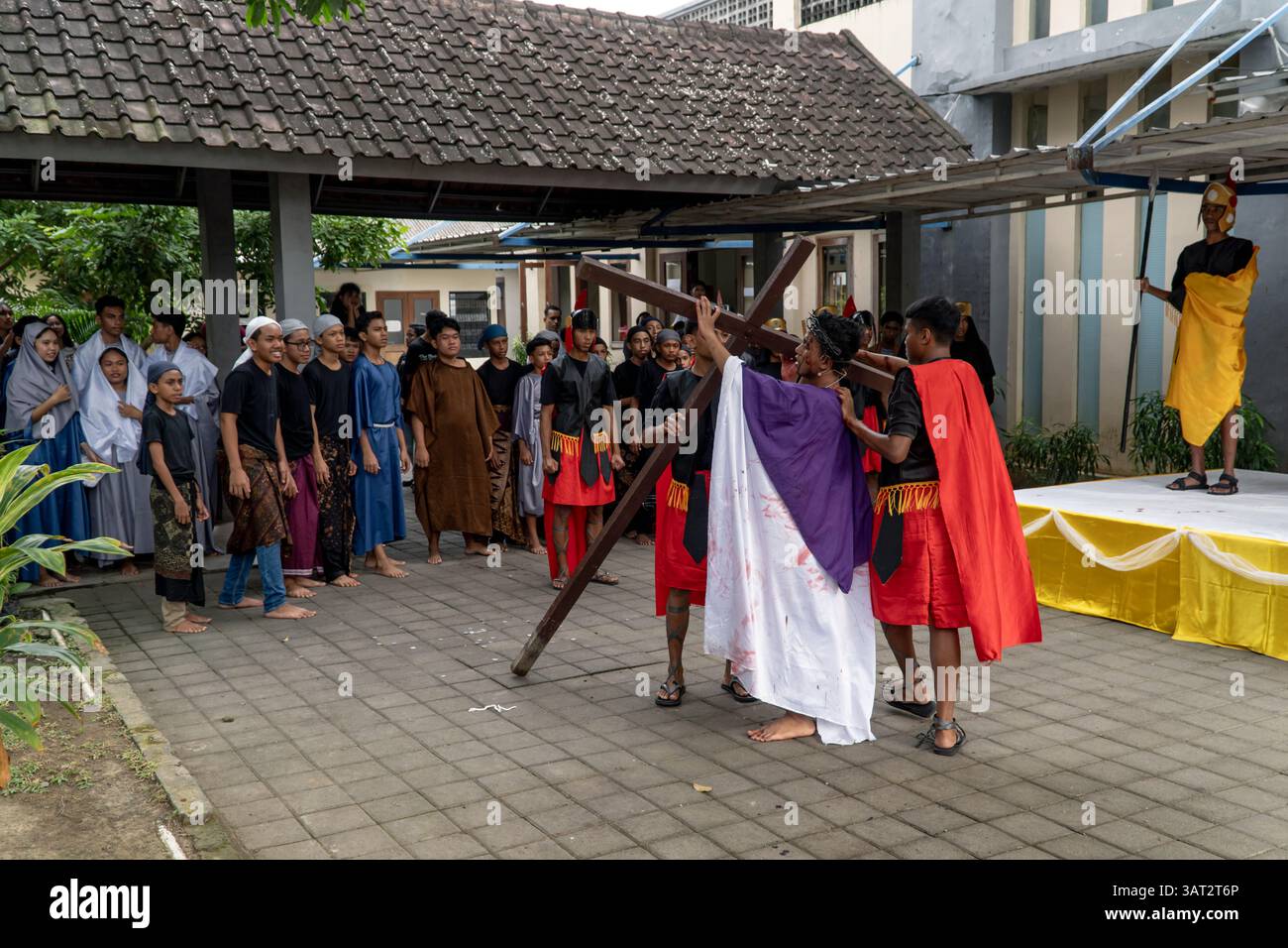 Scenes depicting Jesus of Nazareth carrying the cross on his shoulder ...