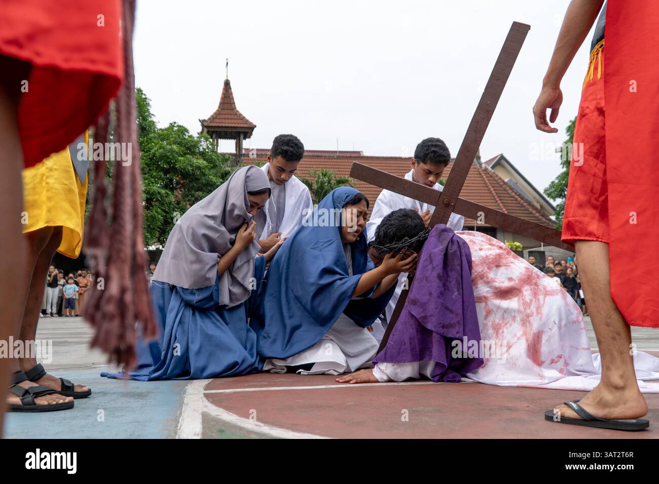 Badung, Indonesia. 18th Apr, 2025. Scenes depicting Jesus of Nazareth ...