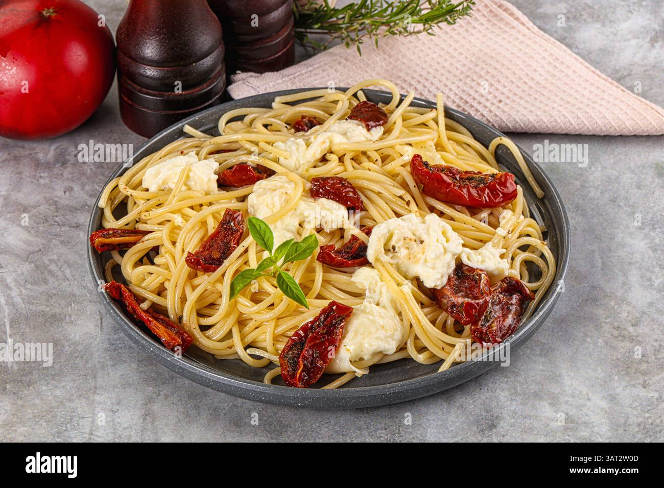 Italian pasta spaghetti with stracciatella and tomato Stock Photo - Alamy