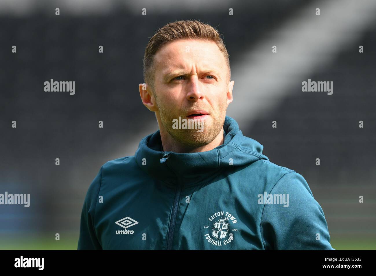 Jordan Clark of Luton Town during the Sky Bet Championship match ...