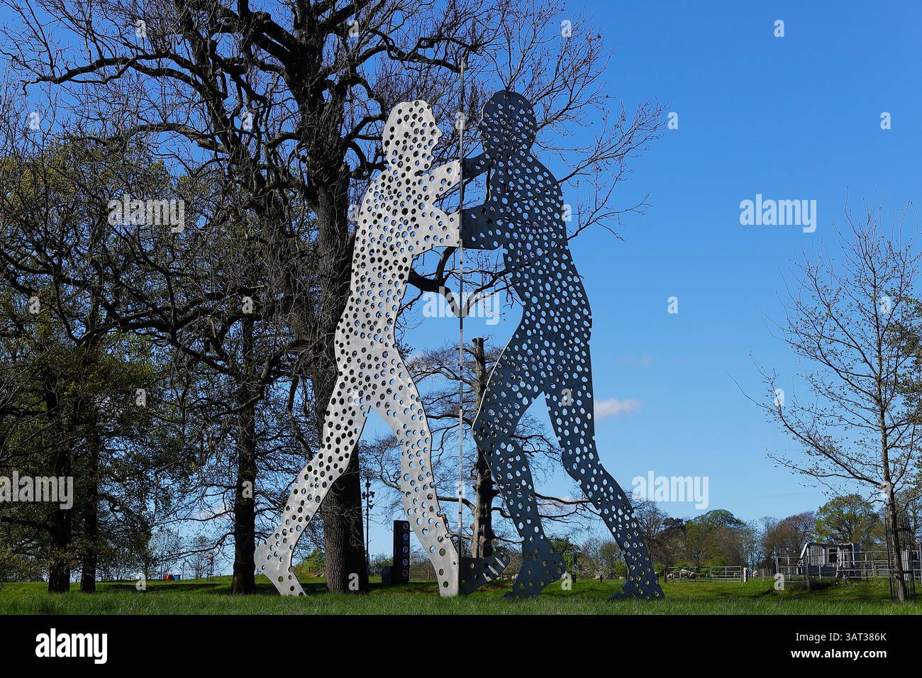 Molecule Man is a sculpture by artist Jonathan Borofsky and is on ...