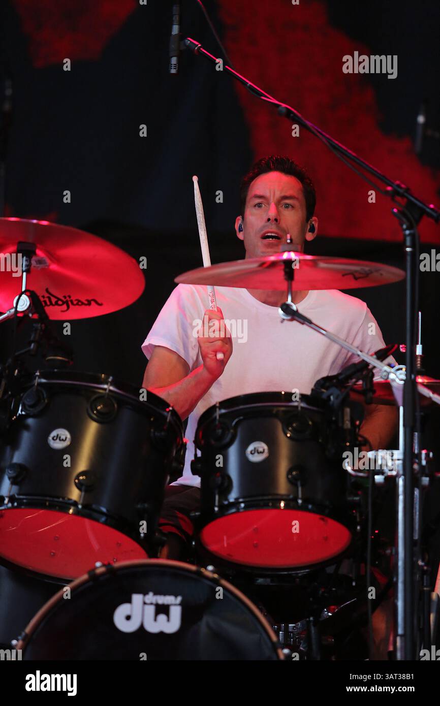 Byron mcmackin drummer hi-res stock photography and images - Alamy