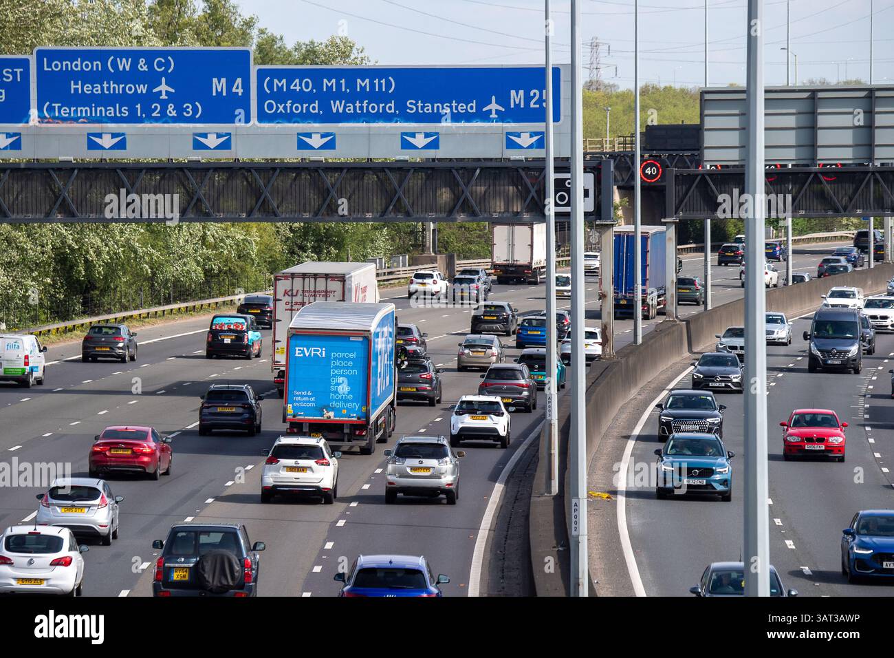 Colnbrook, UK. 18th April, 2025. Traffic was heavy on the M25 in ...