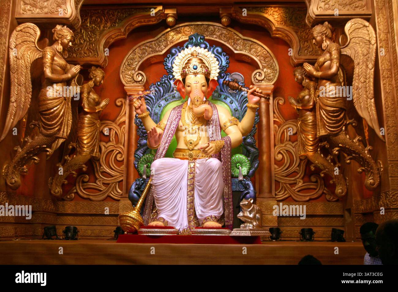 Lalbaugcha raja hi-res stock photography and images - Alamy