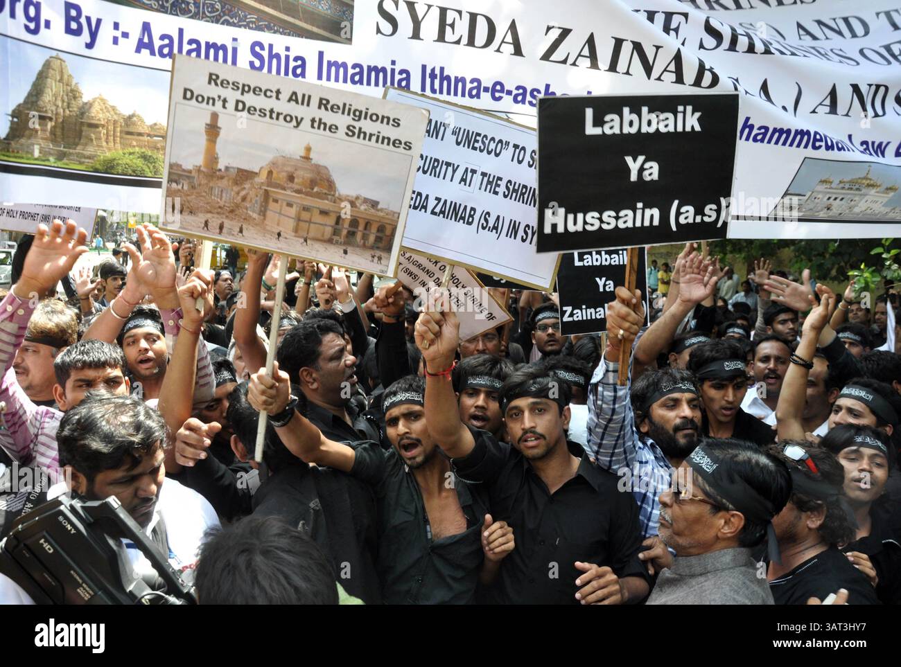 Syeda zainab hi-res stock photography and images - Alamy