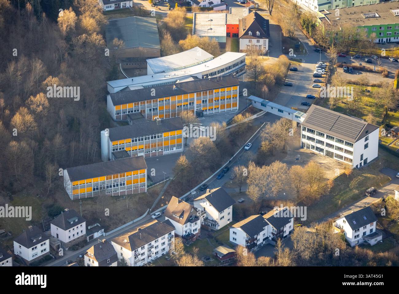 Luftbild, GymSL Gymnasium der Stadt Lennestadt, Altenhundem, Lennestadt ...