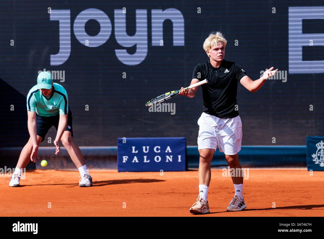 Diego Dedura-Palomero (Deutschland) frustriert im Match gegen Zizou Bergs (Belgien) BMW Open by ...