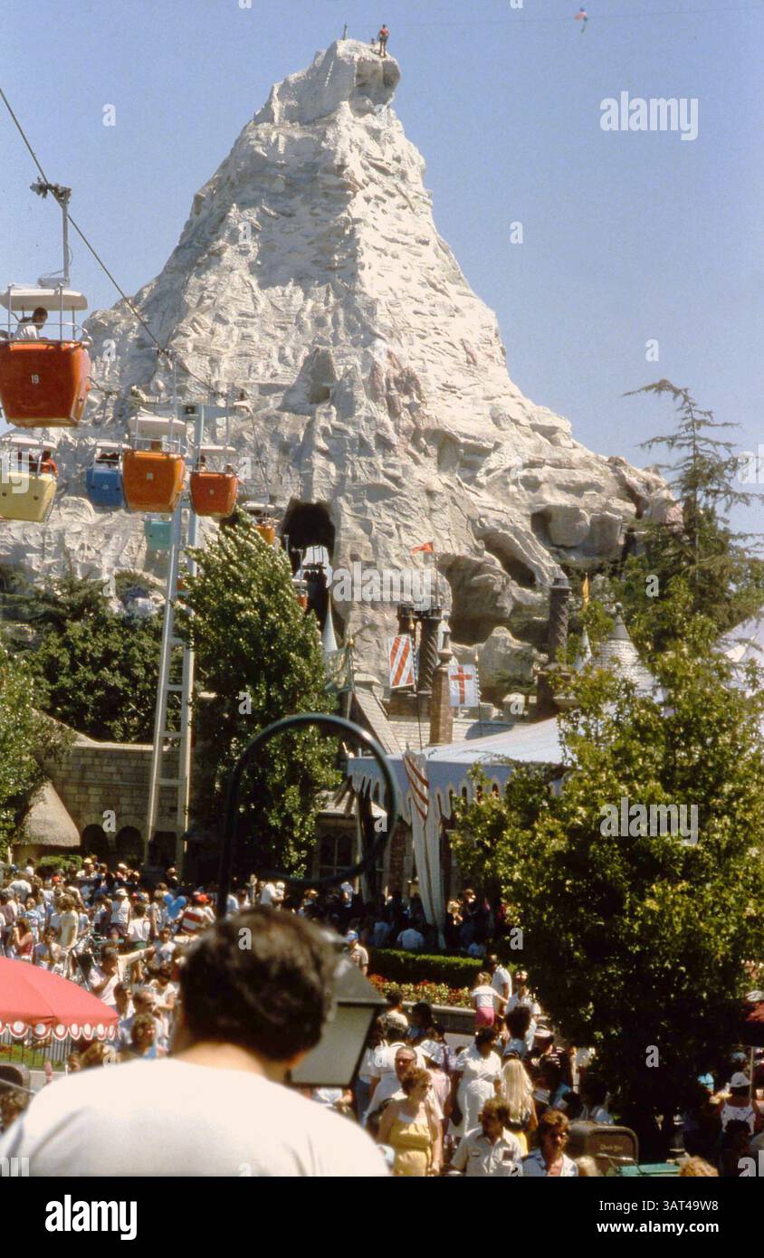 Disneyland 1990 hi-res stock photography and images - Alamy