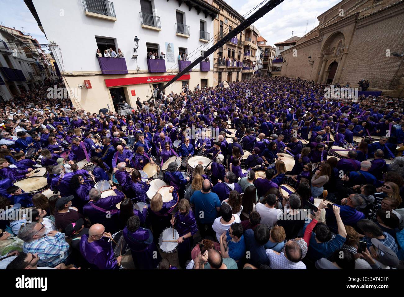 Dozens of people during the procession of the Rompida de la Hora de ...