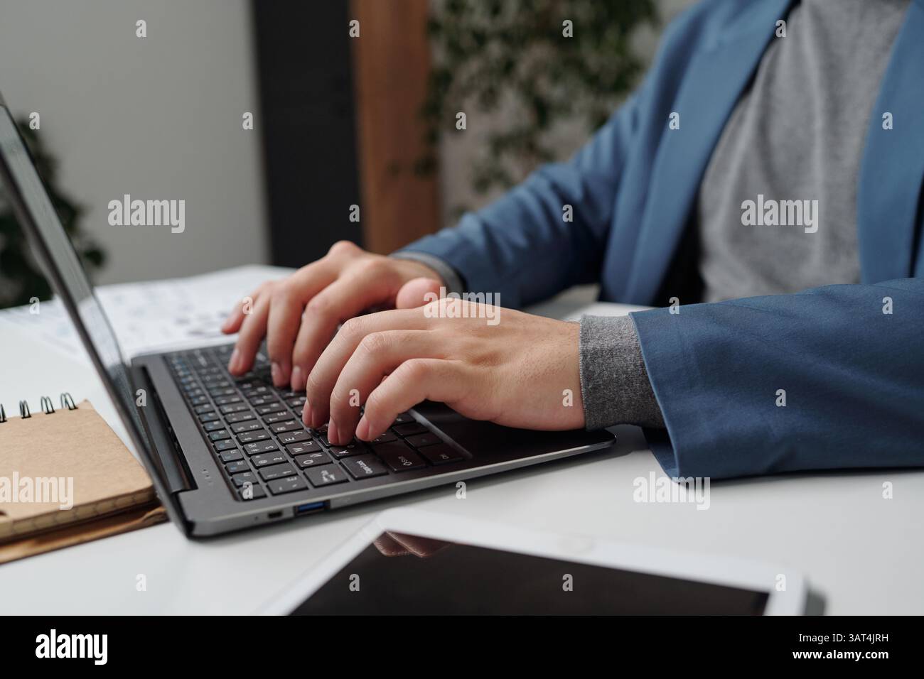 Businessman hands typing computer hi-res stock photography and images ...