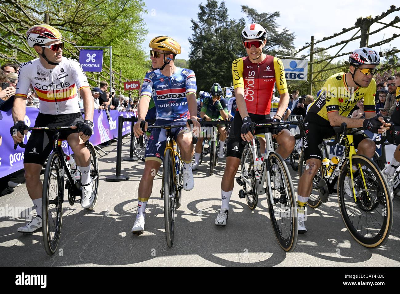 Overijse, Belgium. 18th Apr, 2025. Spanish Alex Aranburu Deva of Cofidis, Belgian Remco ...