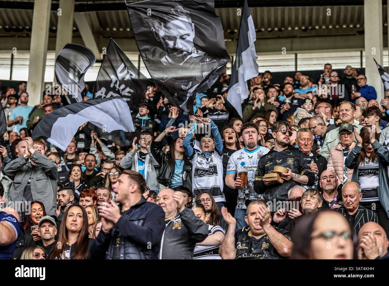 Hull, UK. 18th Apr, 2025. Hull FC fans sing along with the pre-game ...