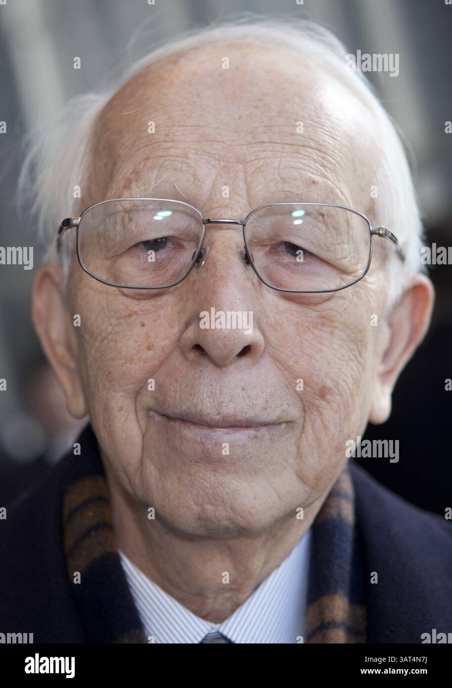 978 feet tall hi-res stock photography and images - Alamy