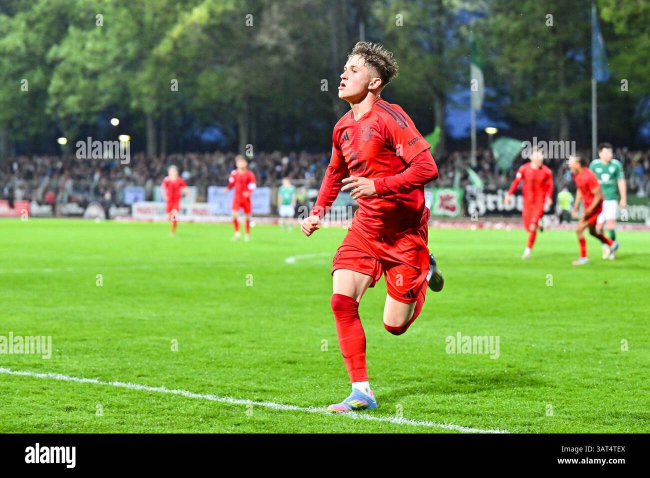 Schweinfurt, Deutschland. 17th Apr, 2025. Jubel der Bayern Amateure ...