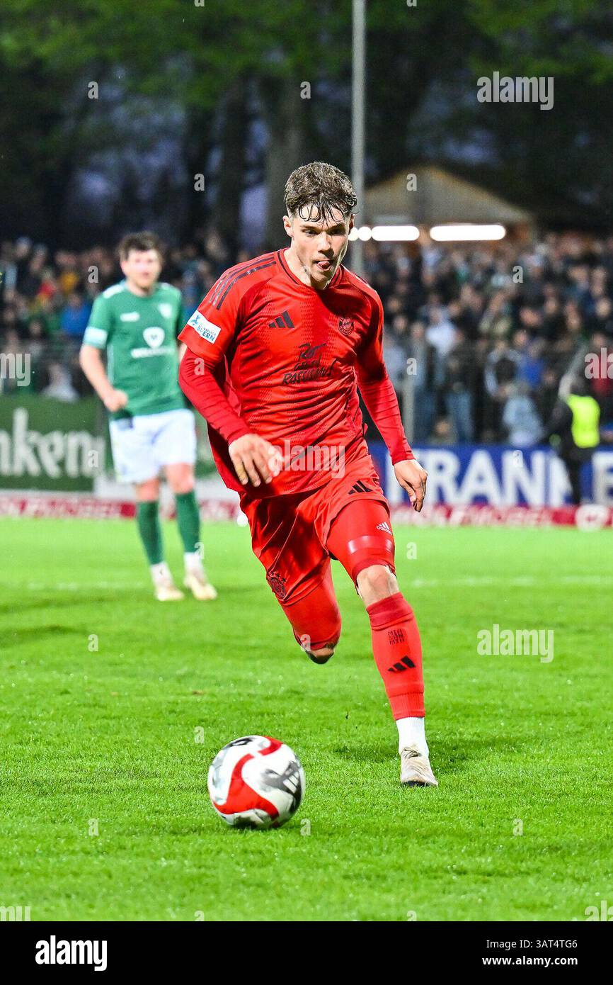 Schweinfurt, Deutschland. 17th Apr, 2025. am Ball Maximilian WAGNER (FC ...