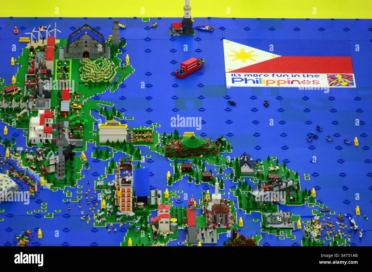 Philippine map and landmarks made of 50,000 pieces of Lego is exhibited ...