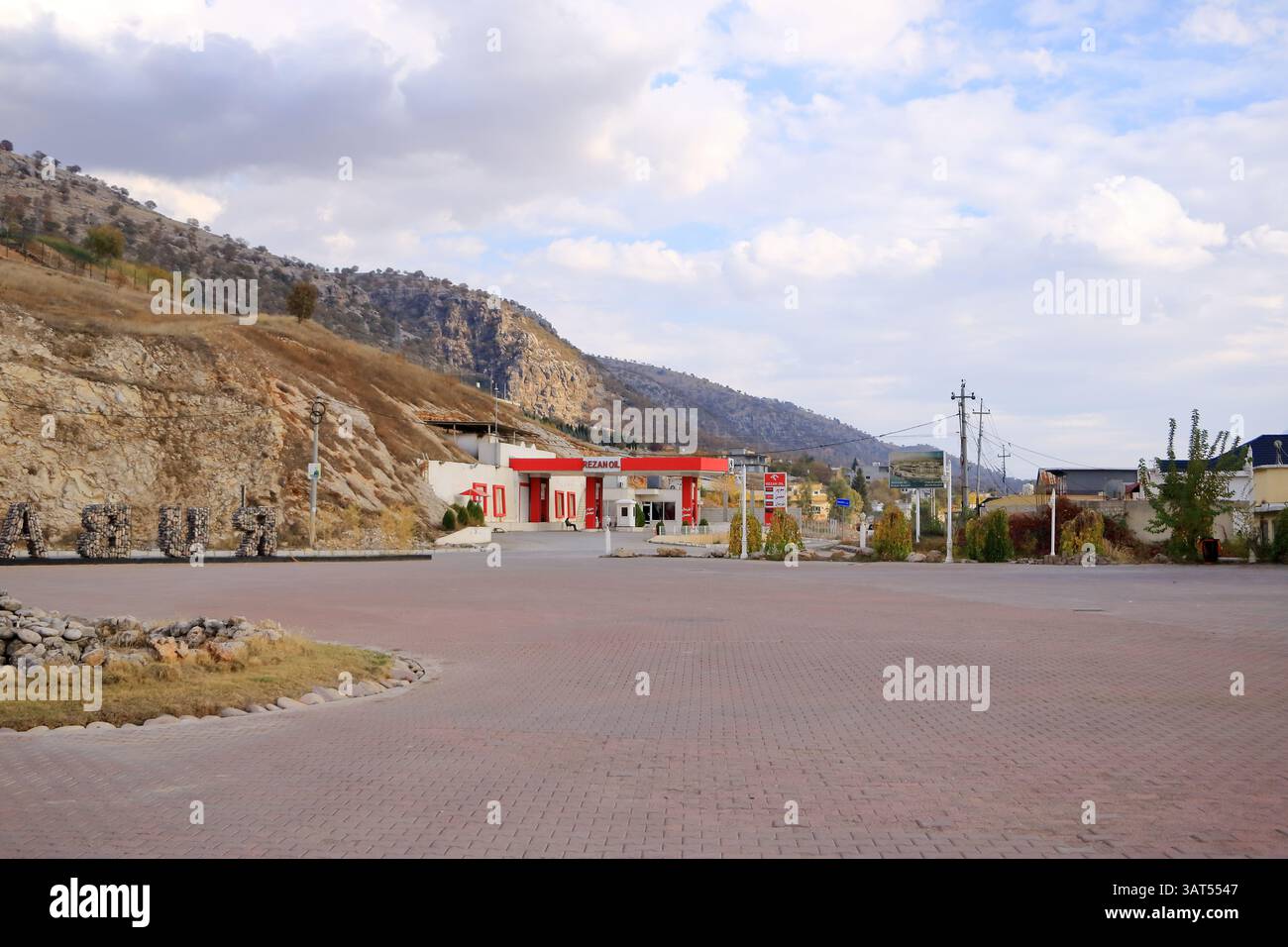 Rubar, Kurdistan in Iraq - November 19 2024: street and bridge over the ...