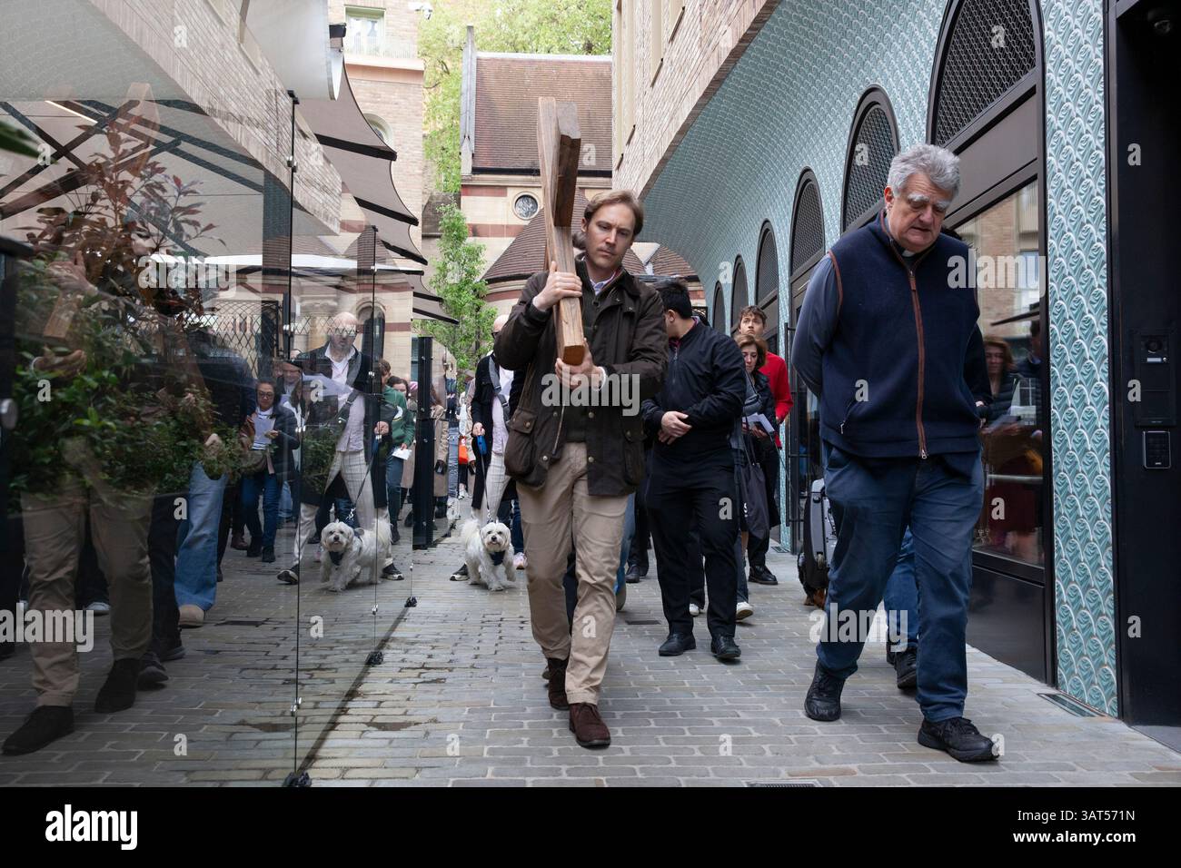 London, UK. 18th Apr, 2025. To mark Good Friday, St Patrick's Catholic ...