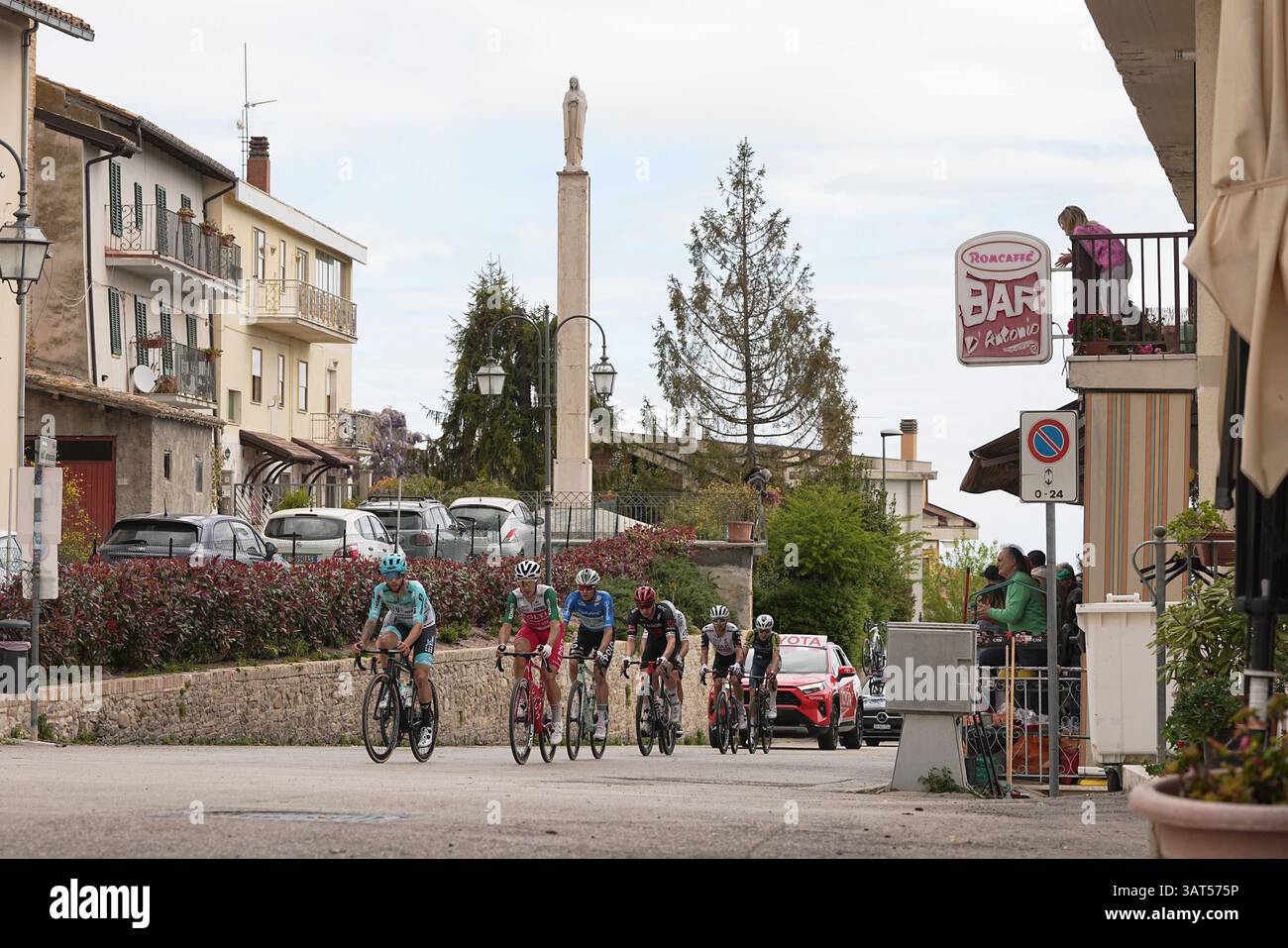 Corropoli, Italia. 18th Apr, 2025. The pack rides during the Giro d ...