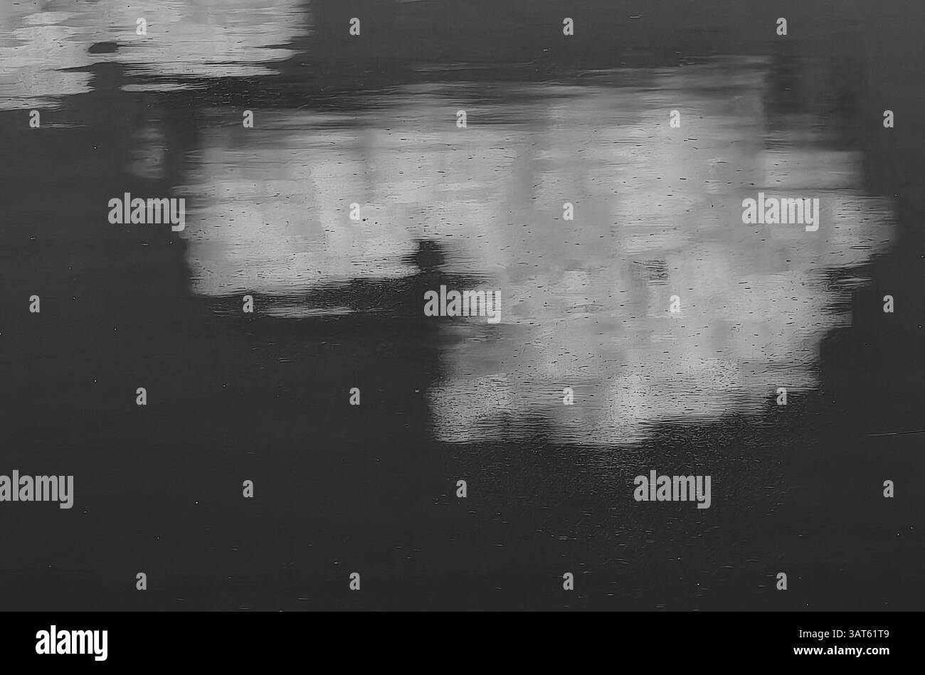 View still waters mirror hi-res stock photography and images - Alamy