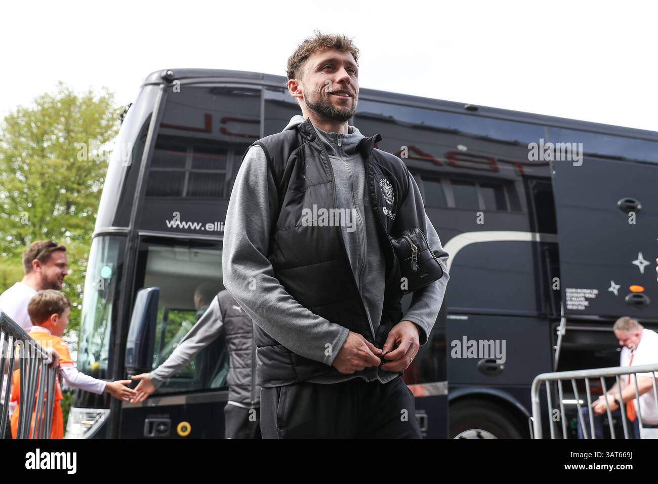 Matthew Pennington of Blackpool arrives ahead of the Sky Bet League 1 ...