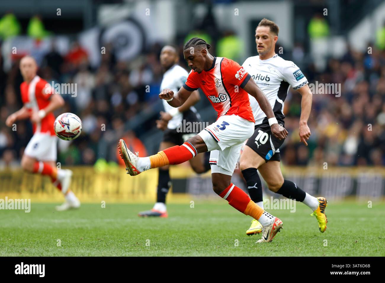 Luton Town's Amari'i Bell and Derby County's Jerry Yates (right) battle ...