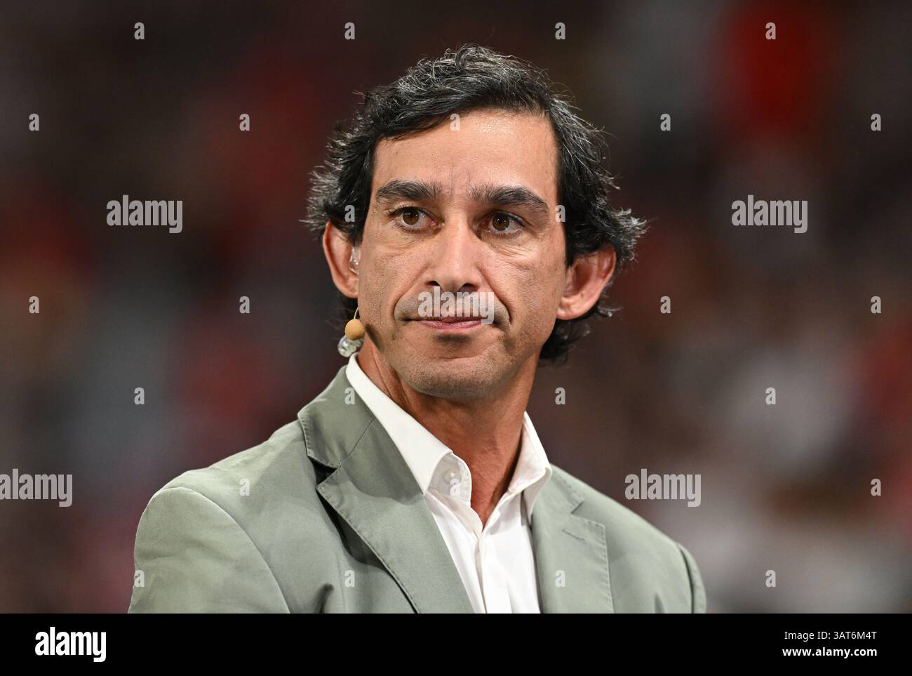 Brisbane, Australia. 18th Apr, 2025. Television commentator Johnathan ...