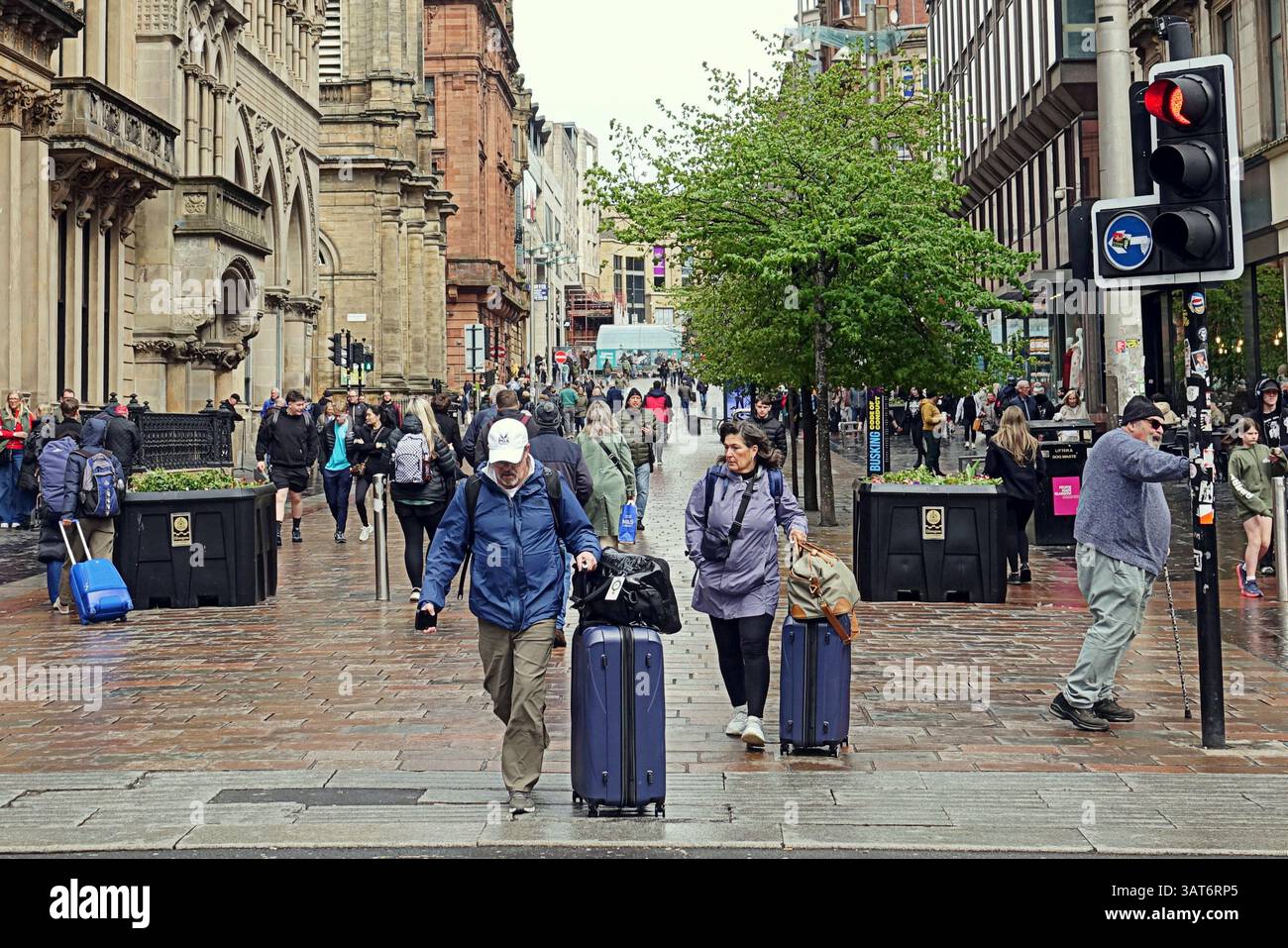 Glasgow, Scotland, UK. 19h April, 2025. Easter getaway started as the ...