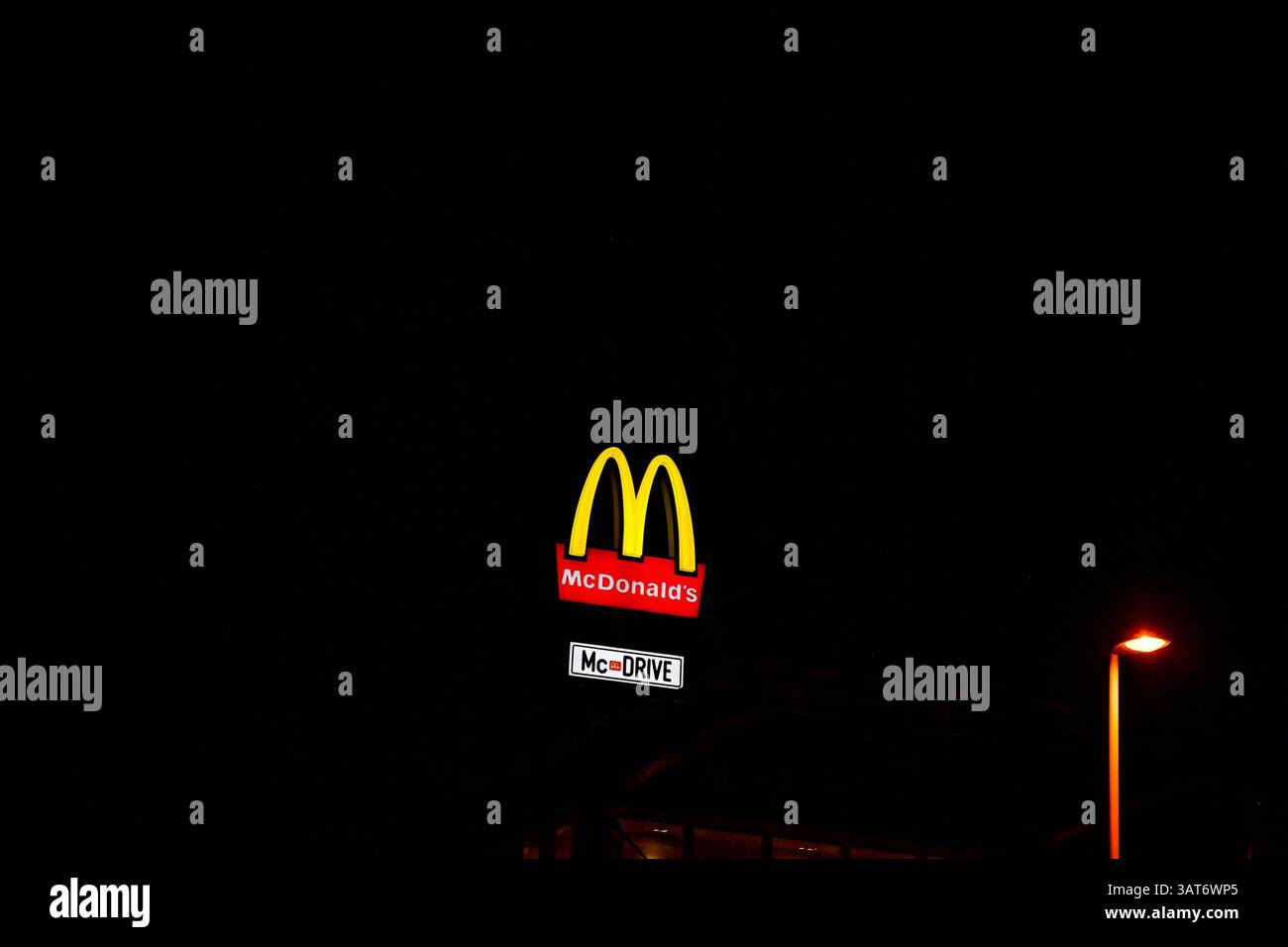 McDonalds 18.04.2025, LINZ, AUT, Themenbild im Bild McDonalds ...