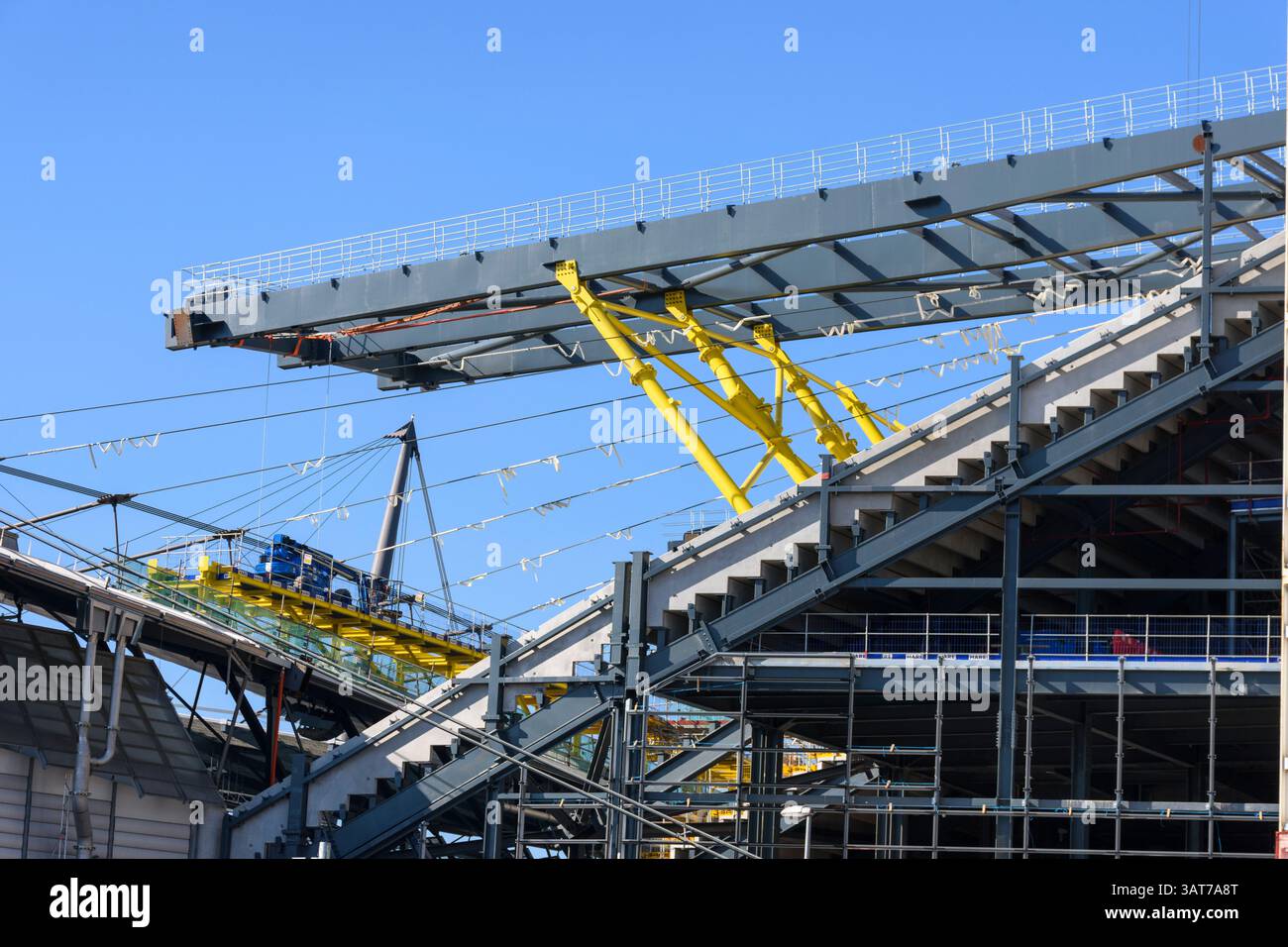 Steel beams girders hi-res stock photography and images - Alamy