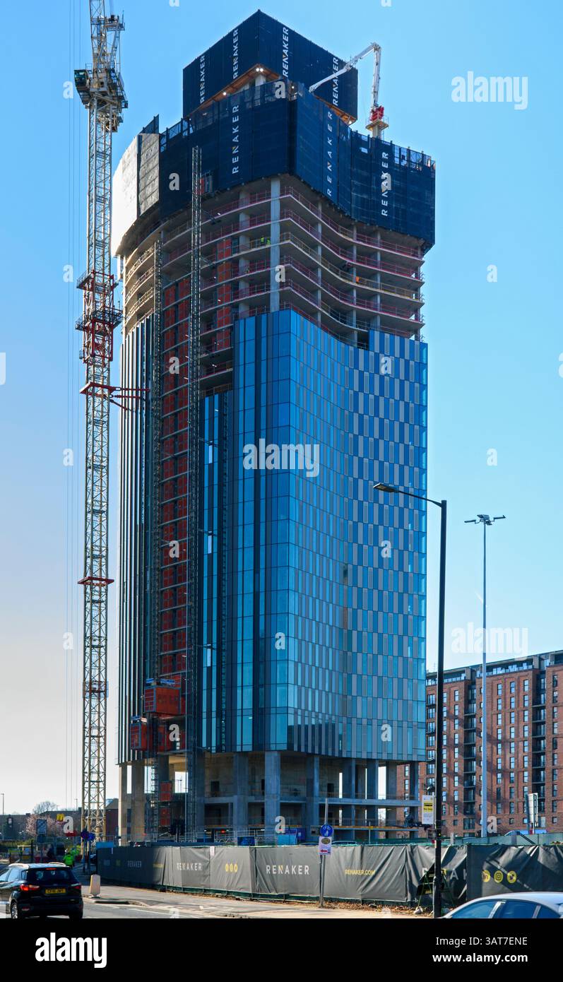 Tower D2 apartment block under construction, Trinity Island development ...