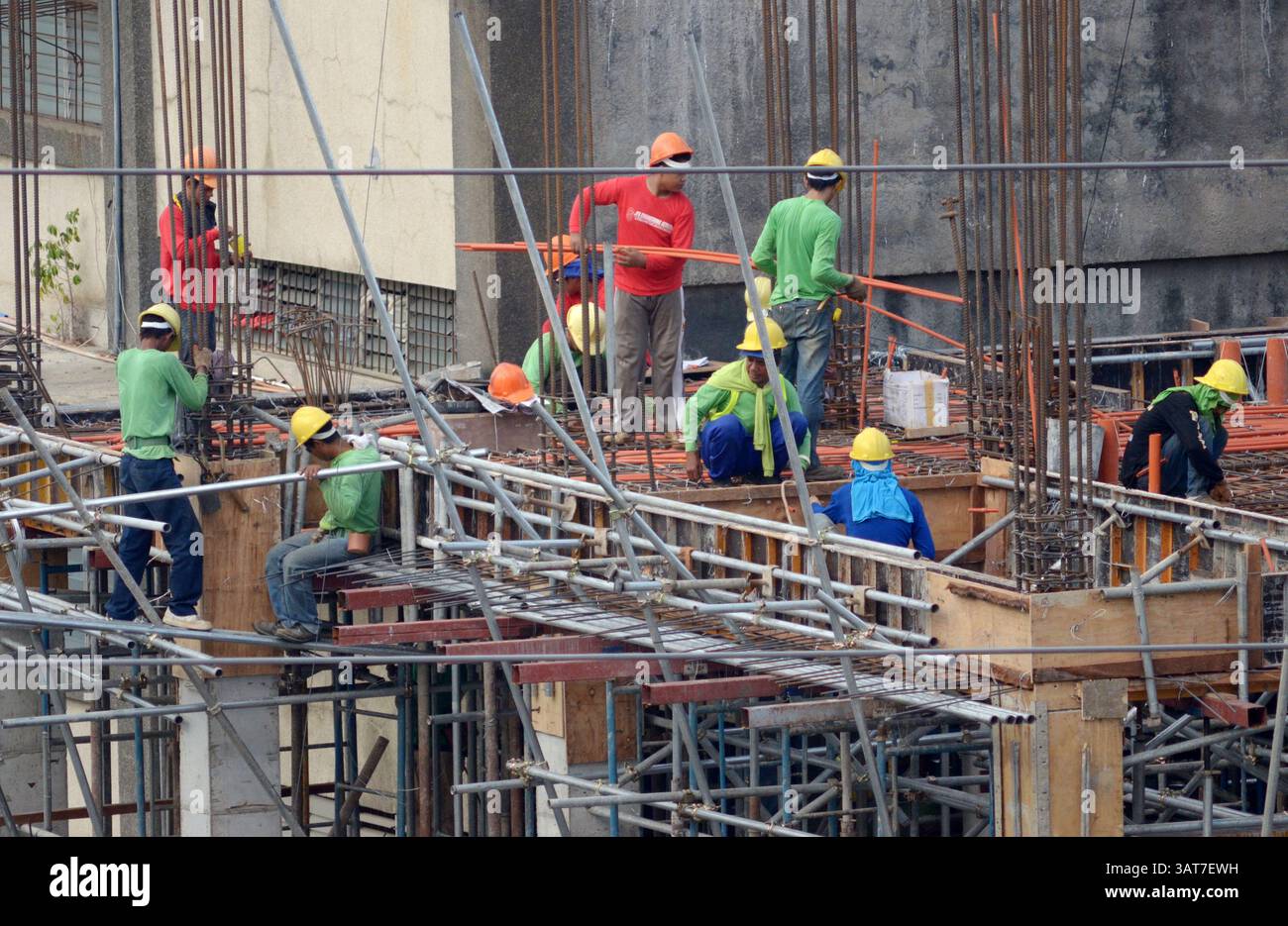 Philippines construction workers hi-res stock photography and images - Alamy
