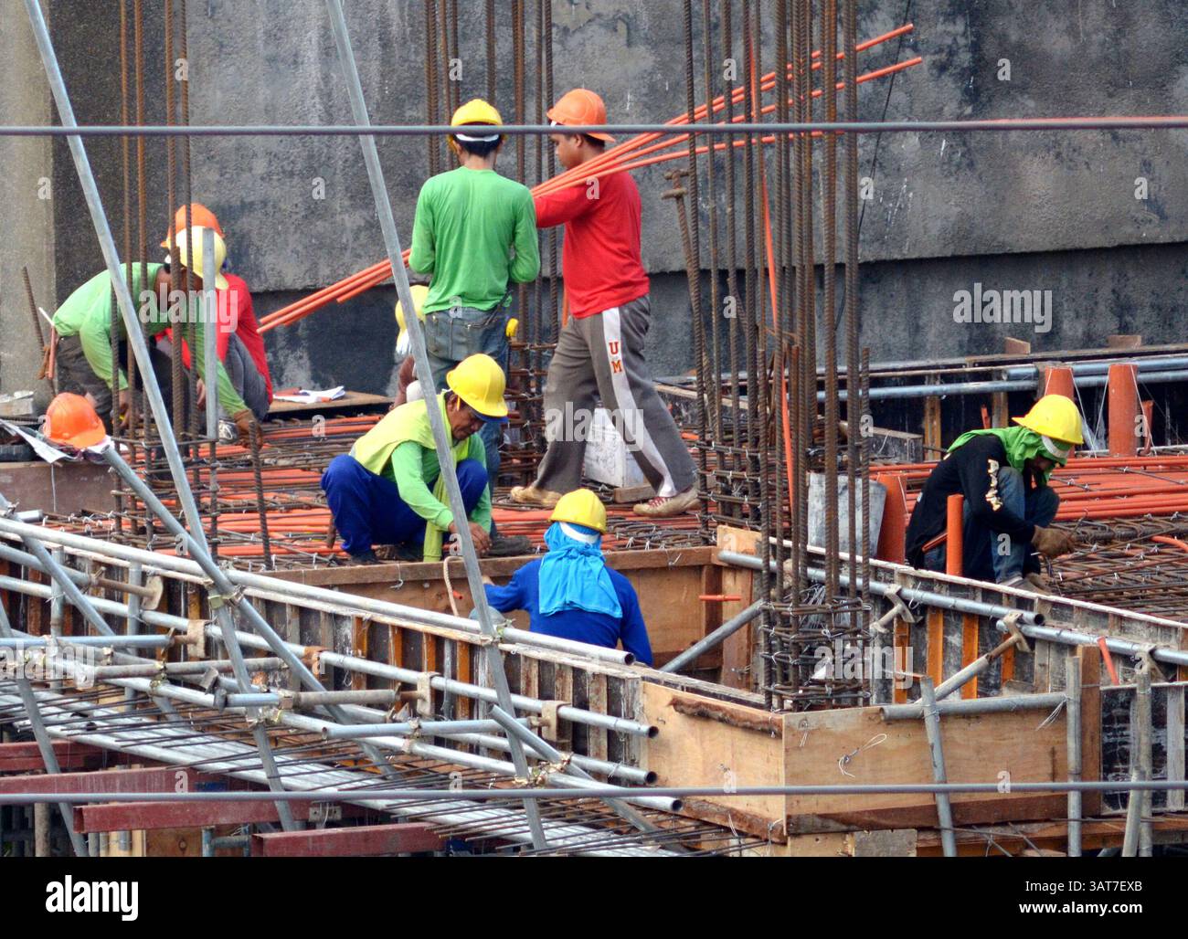 Philippines construction workers hi-res stock photography and images ...