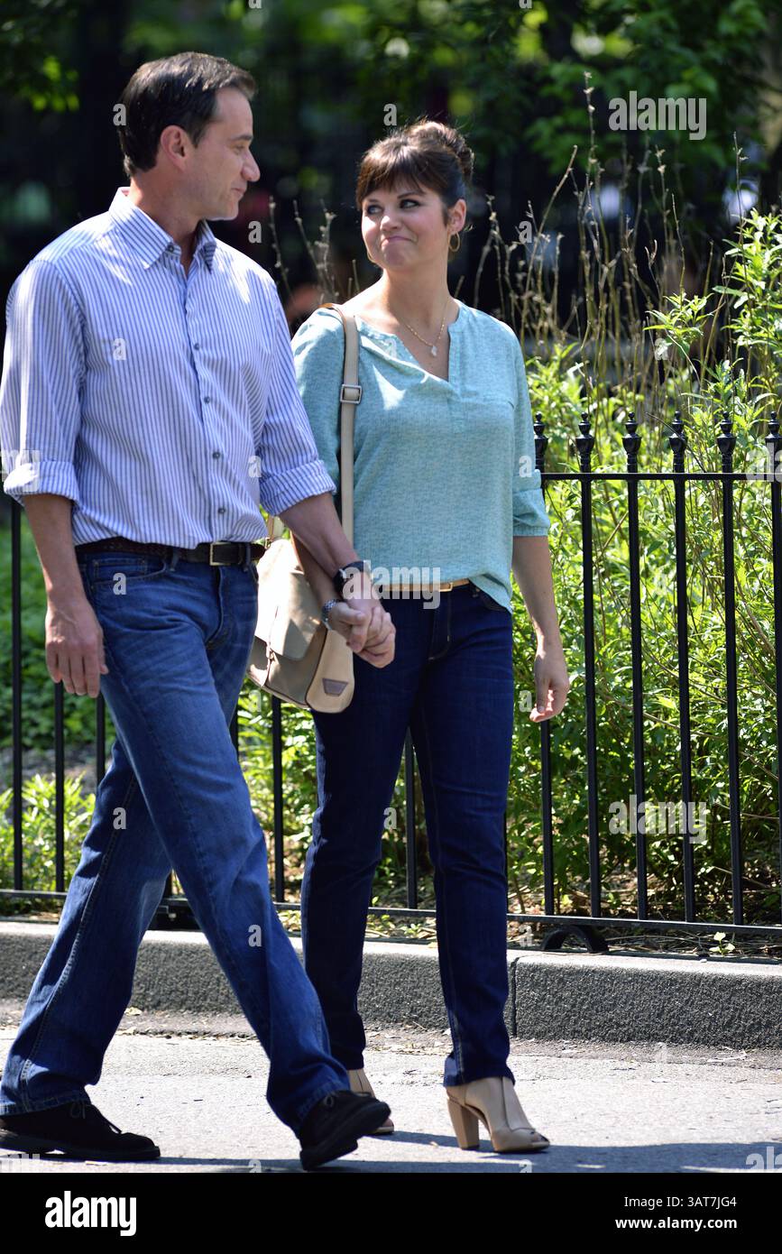 Tiffani thiessen on set white hi-res stock photography and images - Alamy