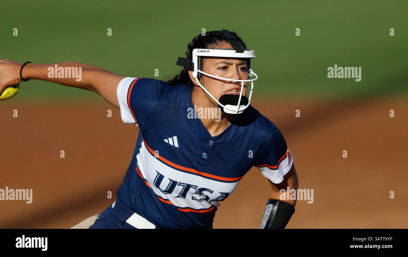 UTSA pitcher Katia Reyes pitches against Charlotte during an NCAA ...
