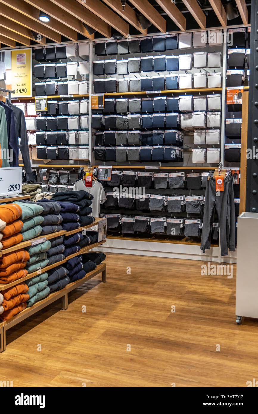 Uniqlo window display hi-res stock photography and images - Alamy