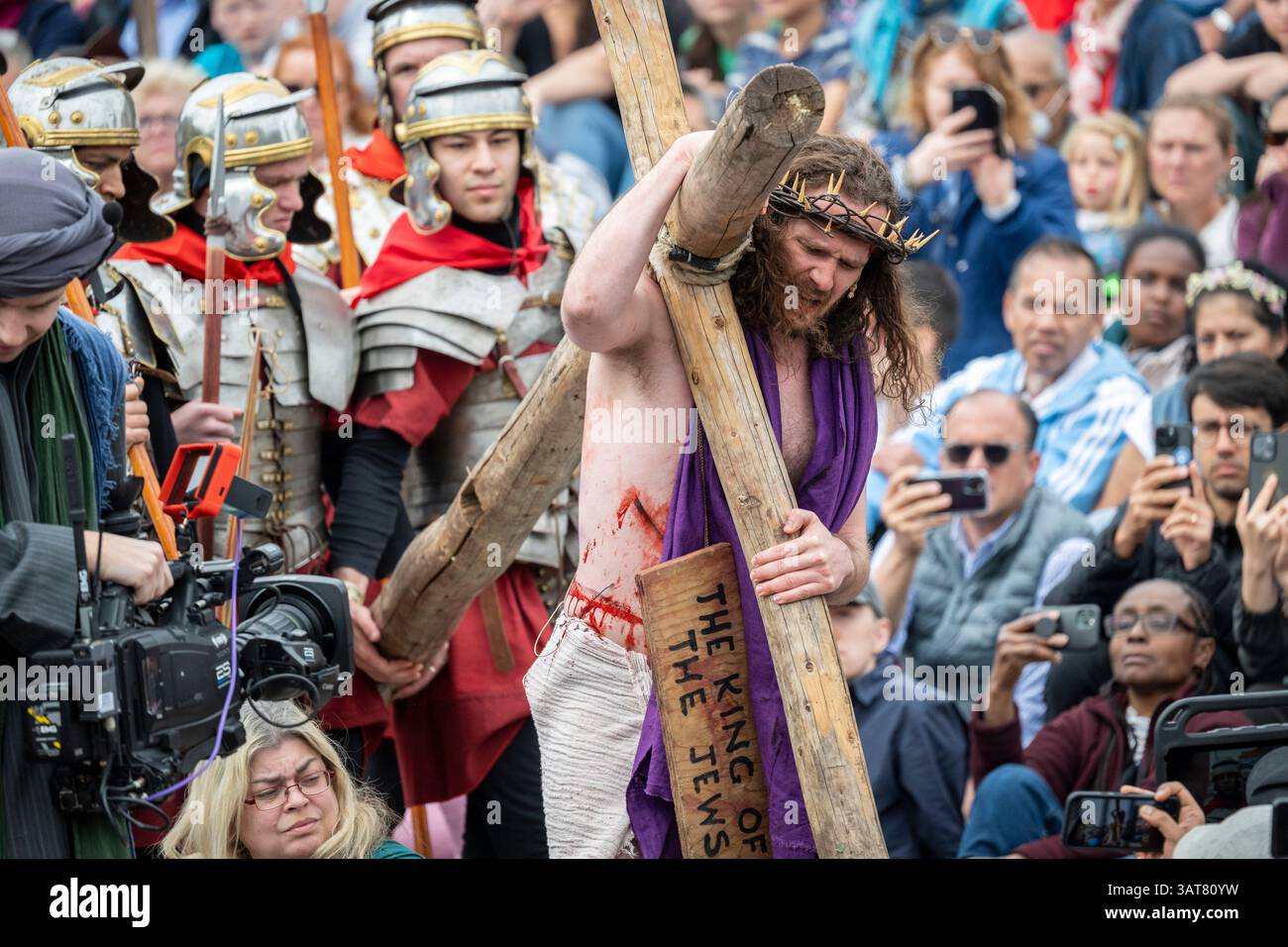 London, UK. 18 April 2025. The crucifixion. Secondary school teacher ...