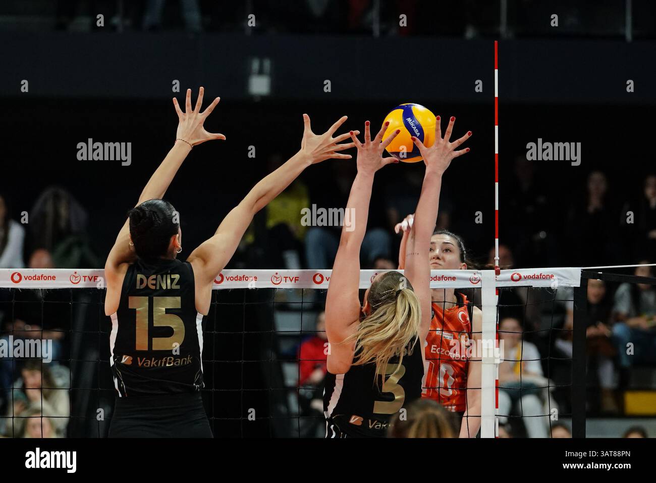 ISTANBUL, TURKIYE - APRIL 12, 2025: Deniz Uyanik and Cansu Ozbay in ...