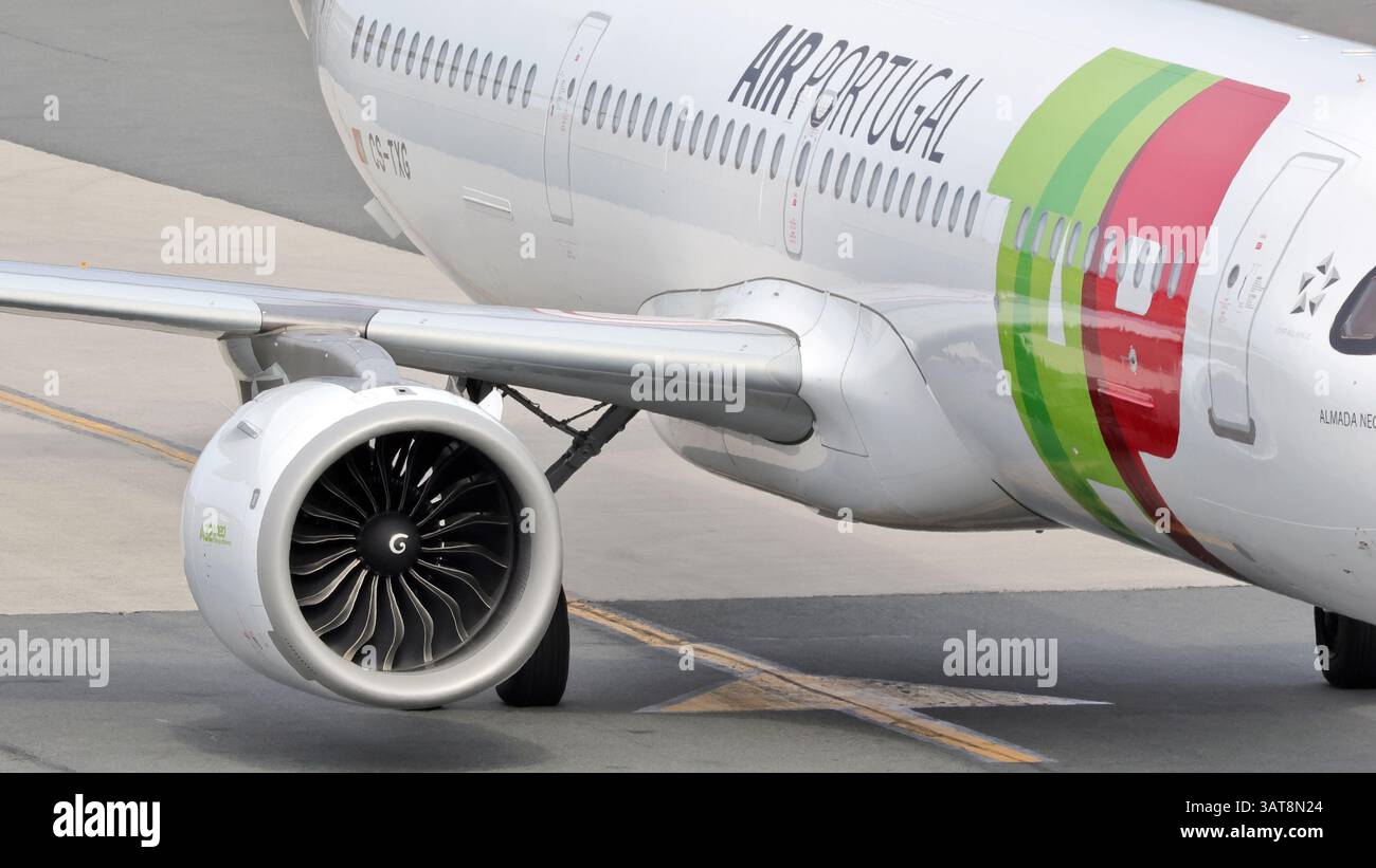Engine of the Air Portugal Airbus A321 as it approaches its gate at ...